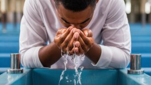 Mosque Etiquette 101: A Beginner's Guide for New Muslims - Roots Muslim ...